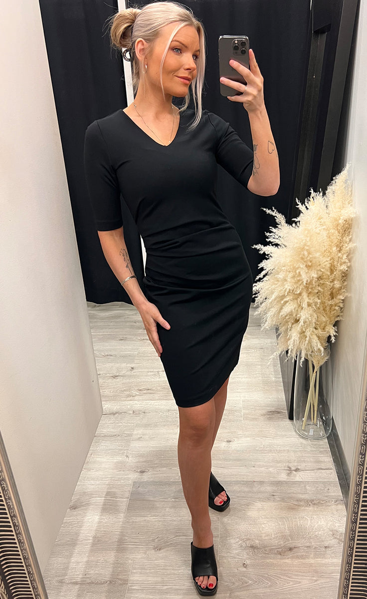 Lano dress - black – Centro Akureyri